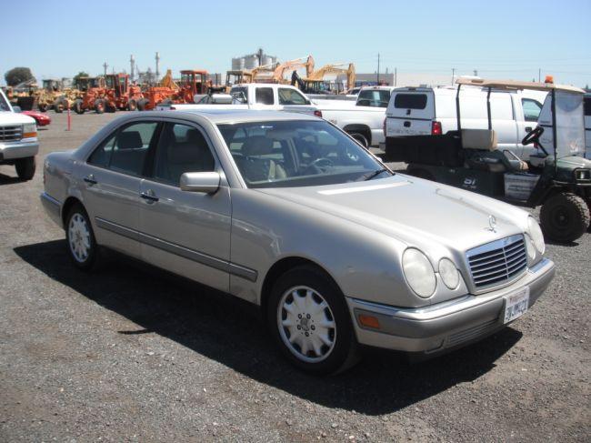 1997 Mercedes-Benz E320 Sedan