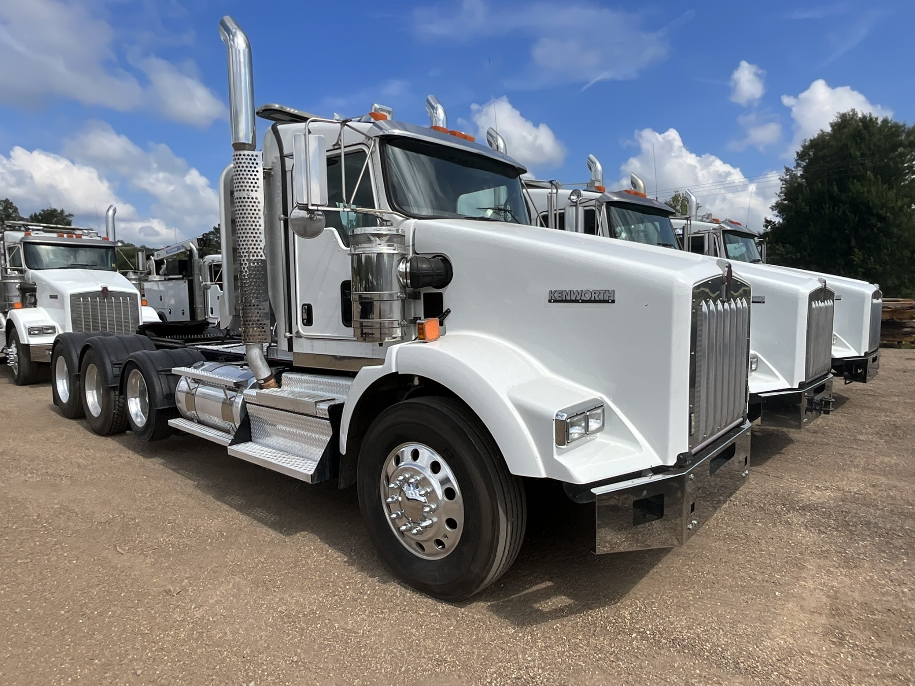 2020 KENWORTH T800 Day Cab Truck - J.M. Wood Auction Company, Inc.