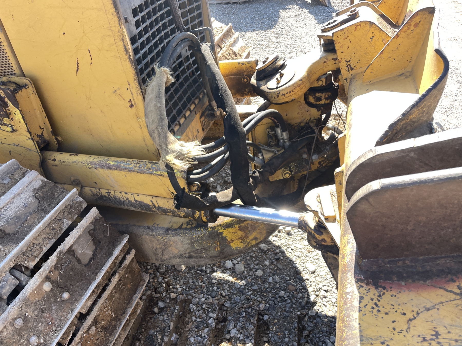 1999 JOHN DEERE 450G SERIES IV Dozer / Crawler Tractor - J.M. Wood Auction Company, Inc.