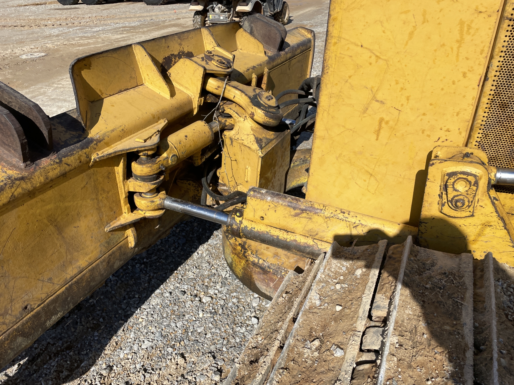 1999 JOHN DEERE 450G SERIES IV Dozer / Crawler Tractor - J.M. Wood Auction Company, Inc.