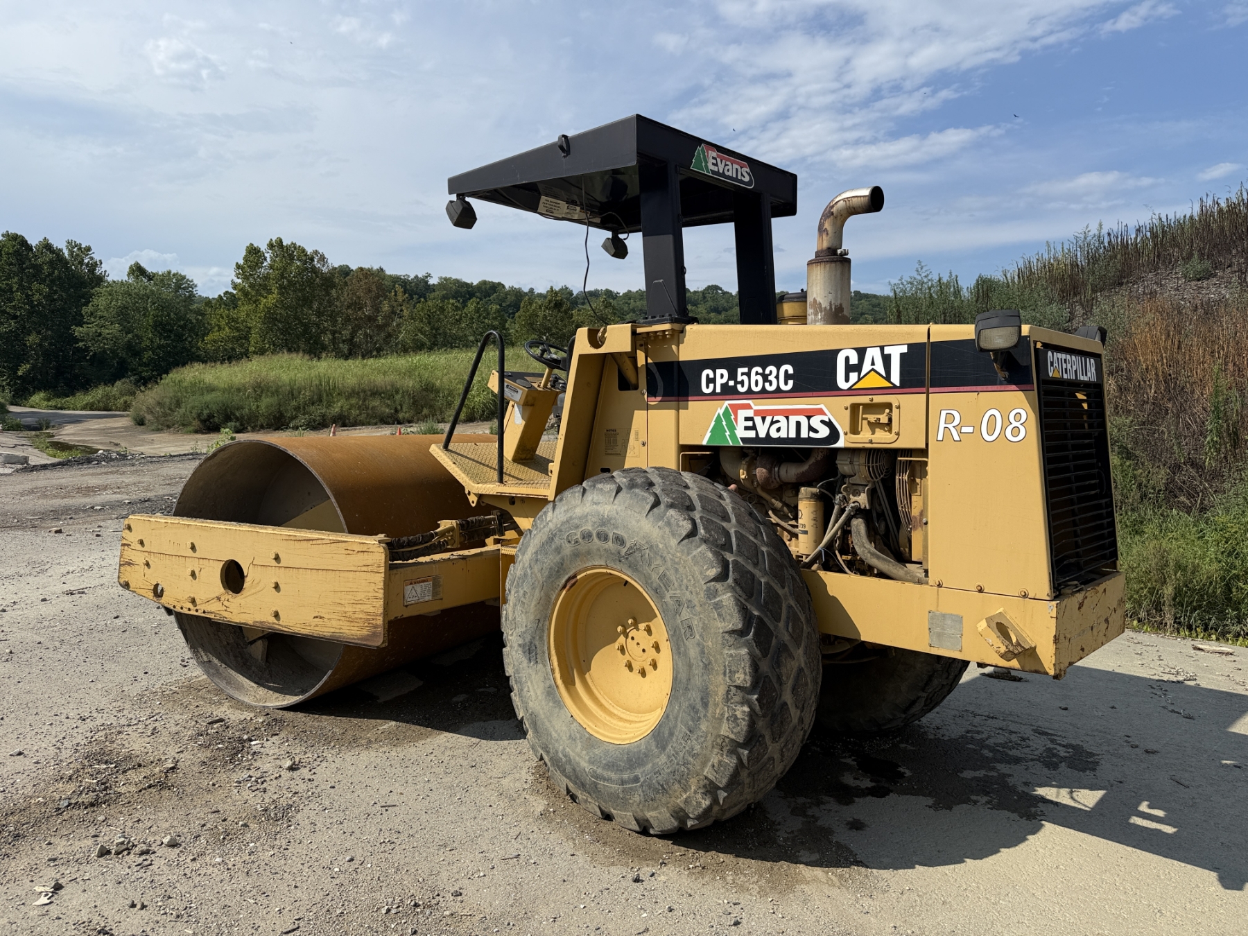 1996 CAT CS-563C Roller - J.M. Wood Auction Company, Inc.