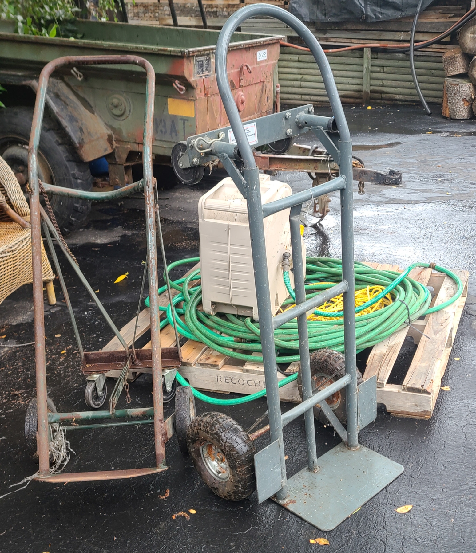 PALLET GARDEN HOSE W/ REEL & 2 DOLLIES