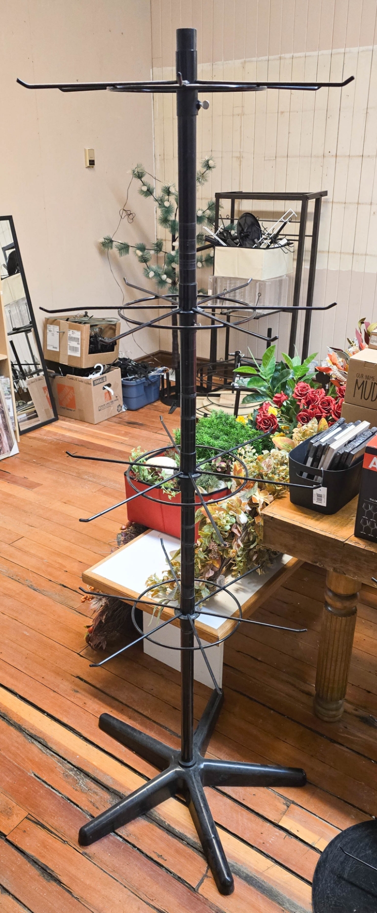 METAL ADJUSTABLE DISPLAY RACK