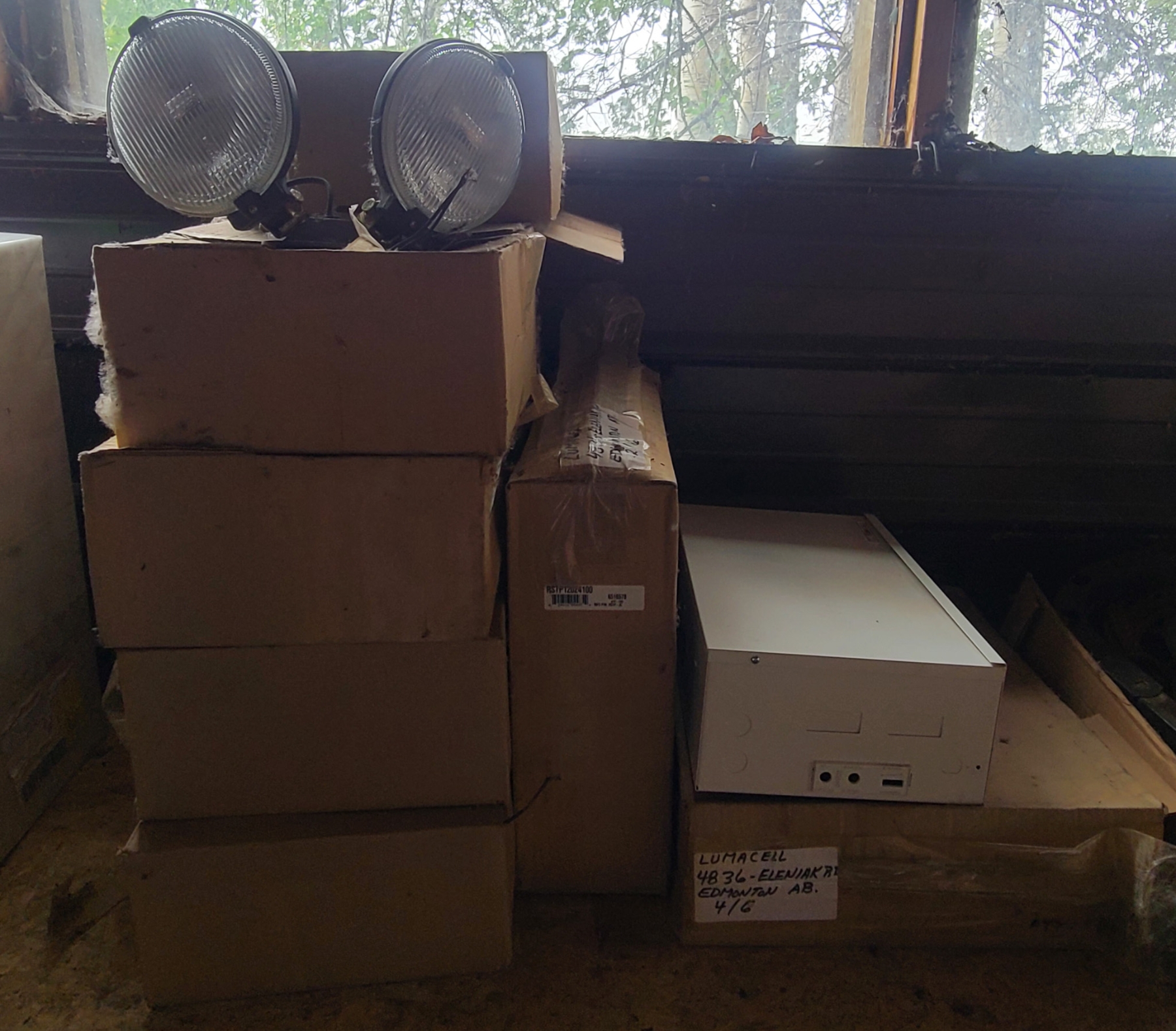 10 BOSCH HALOGEN 110 LIGHTS & ELECTRICAL BOXES