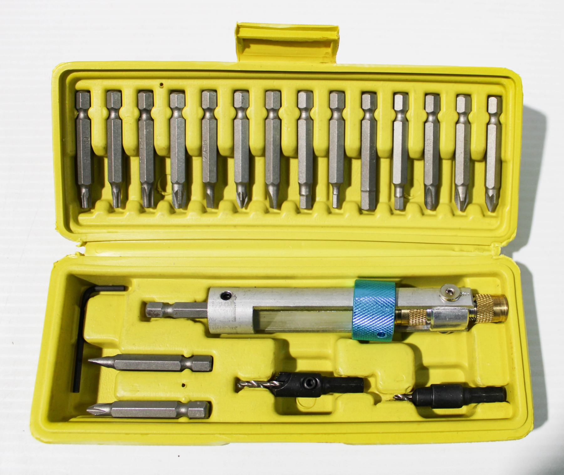 DOUBLE ENDED BIT HOLDER W/ HEX SCREWDRIVER BIT SET