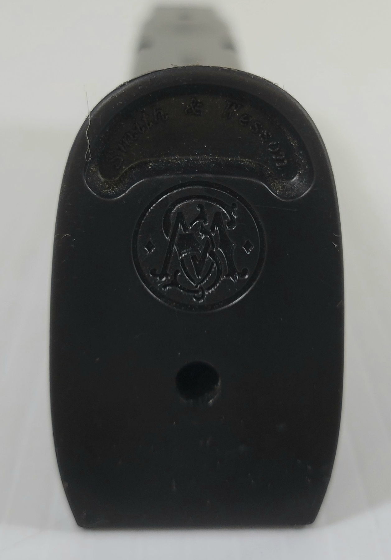 SMITH & WESSON IN 9MM MAGAZINE - PAL REQ. - Kidd Family Auctions