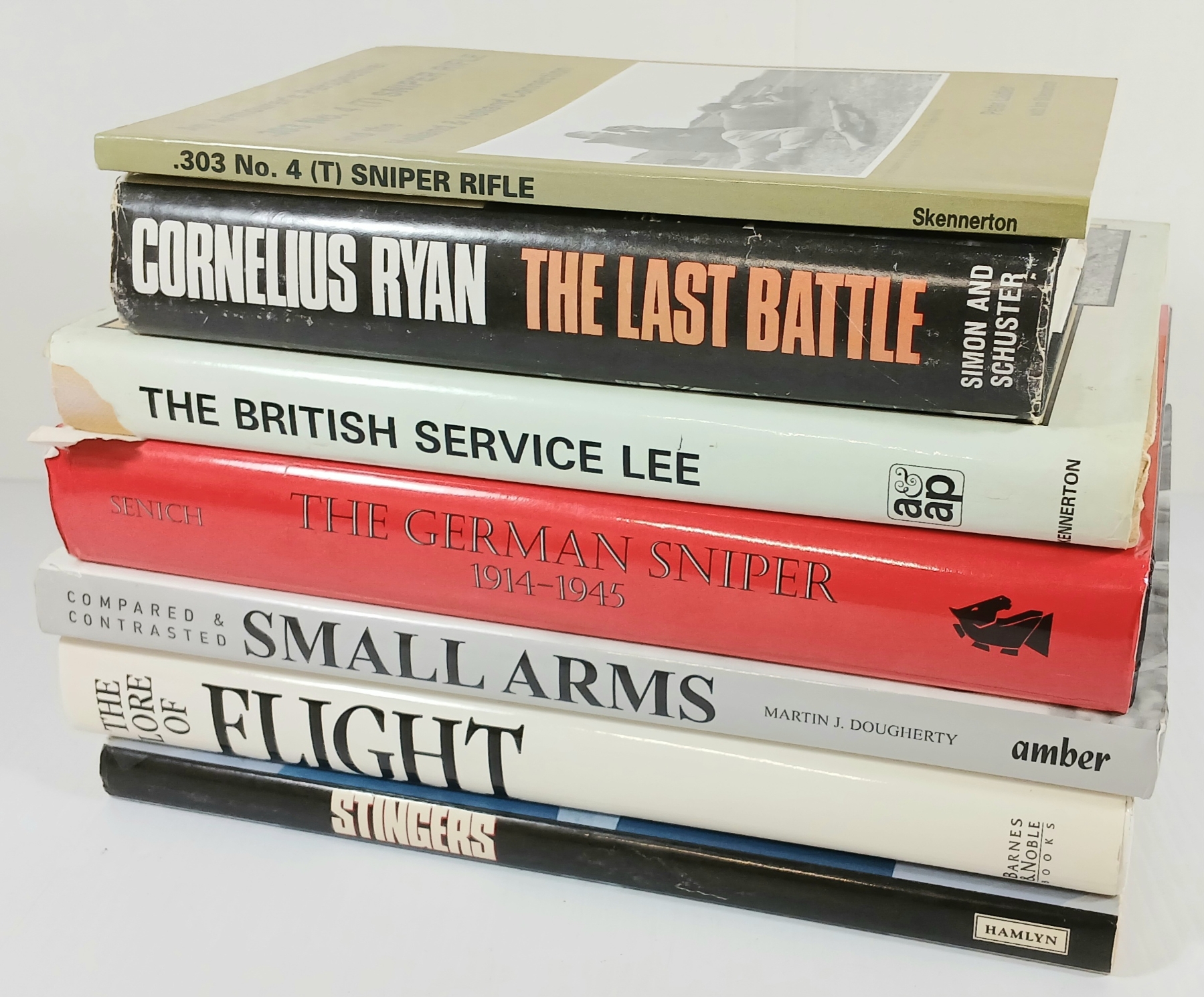 LOT OF 7 - FIREARMS / MILITARIA PUBLICATIONS - INCL "THE LAST BATTLE ...