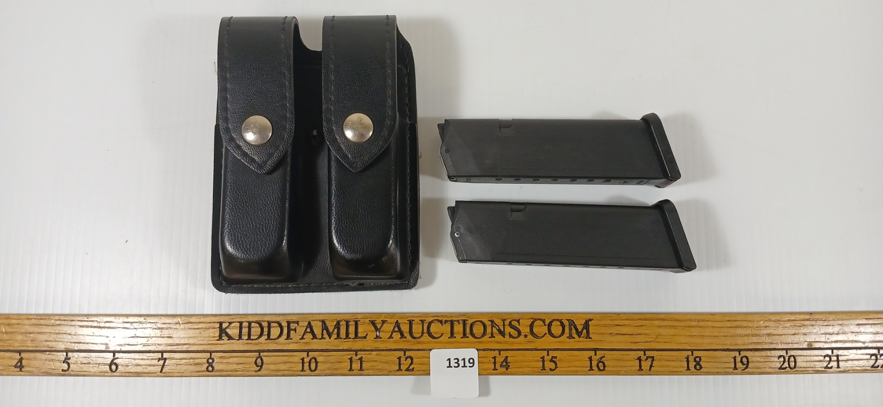 LOT OF 2 - GLOCK 9MM MAGAZINES W/ SAFARILAND HOLSTER - PAL REQ. - Kidd ...