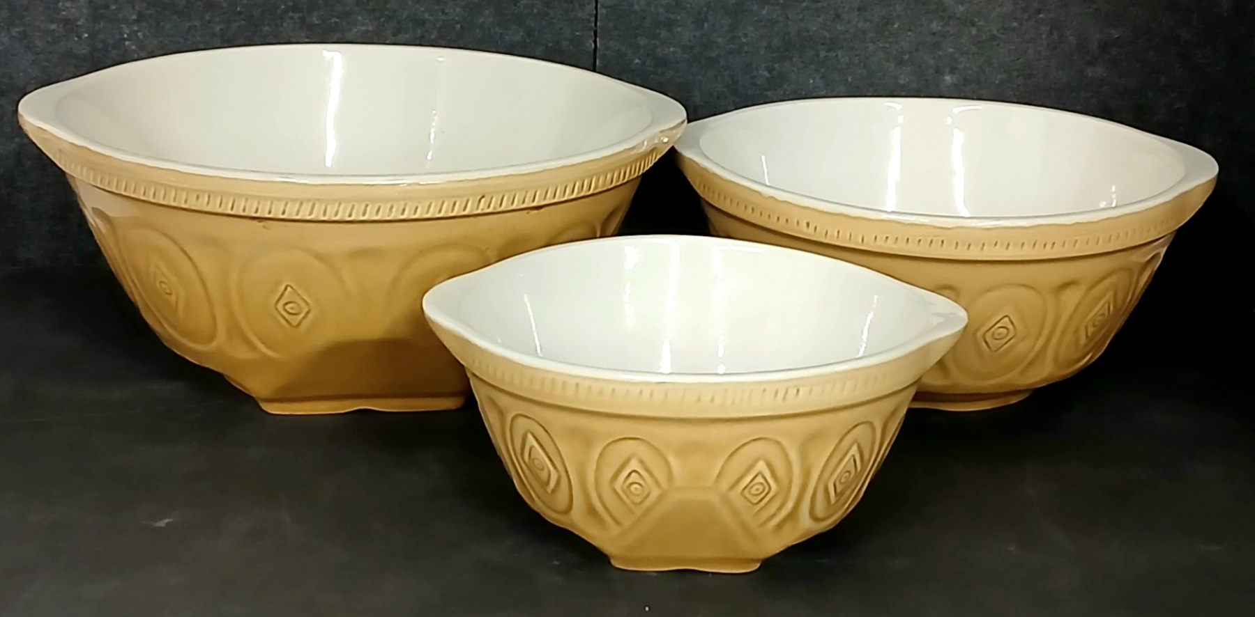 LOT OF 3 - GEOMETRIC PATTERN MIXING BOWLS