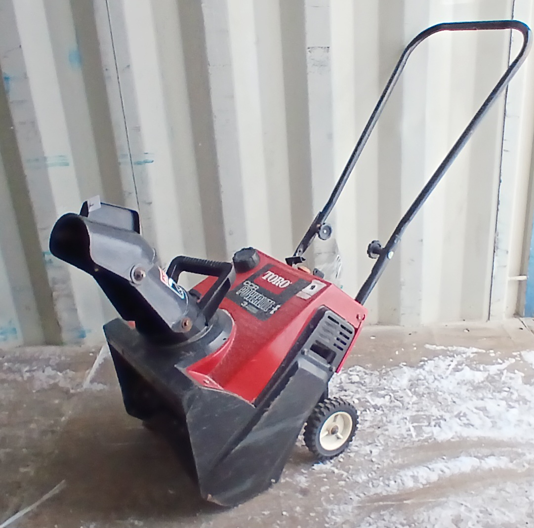 TORO CCR POWERLITE-E GAS SNOW BLOWER - Kidd Family Auctions