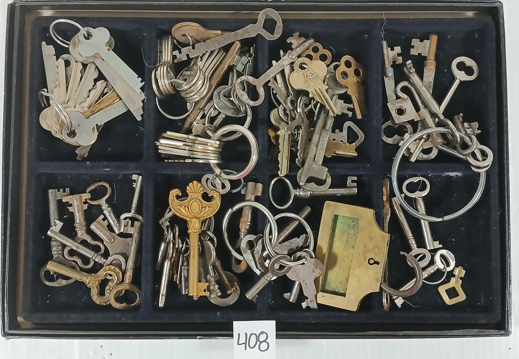 JOB LOT - VINTAGE KEYS & LOCKS IN DISPLAY CASE - Kidd Family Auctions