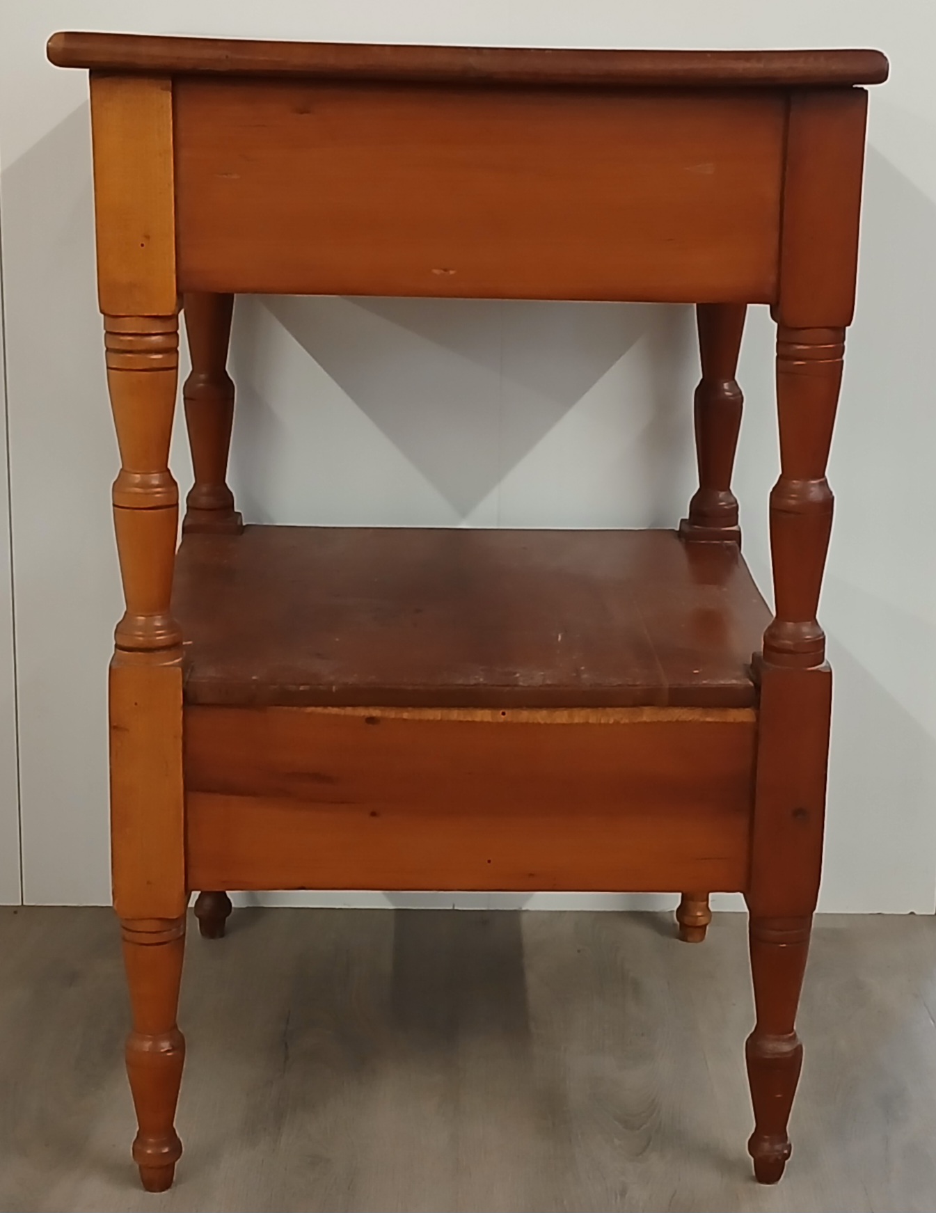 SHERATON STYLE SIDE TABLE W/ 2 DRAWERS