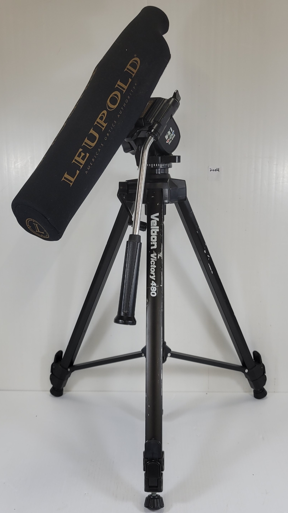 LEUPOLD MAGNICON FIELDSCOPE W/ TRIPOD - Kidd Family Auctions