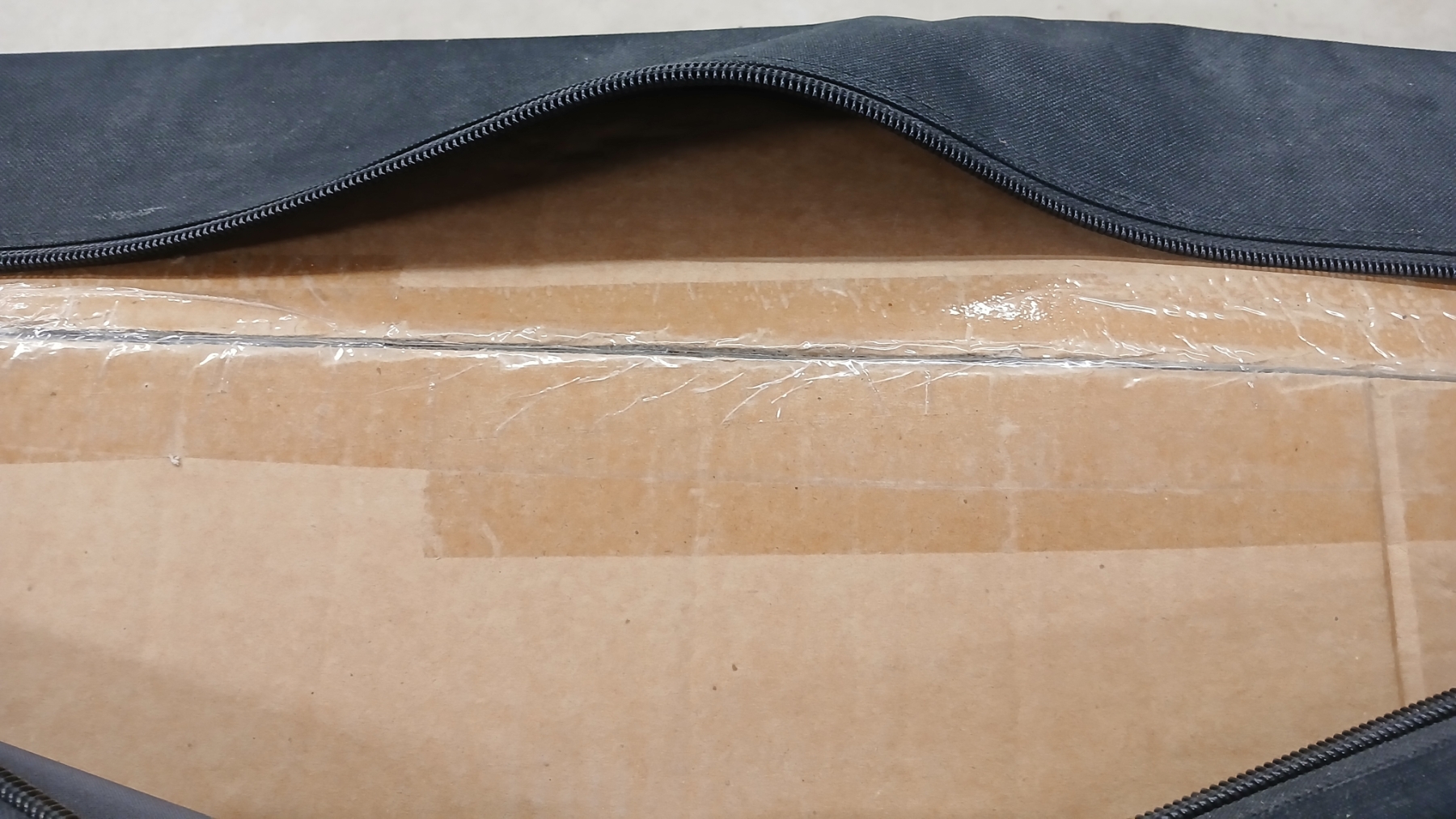 WORLD FAMOUS SUMMIT SCREEN HOUSE TENT - Kidd Family Auctions