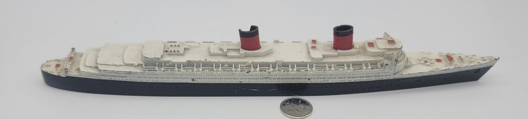 Vintage TRI-ANG SHIPS RMS Queen Elizabeth