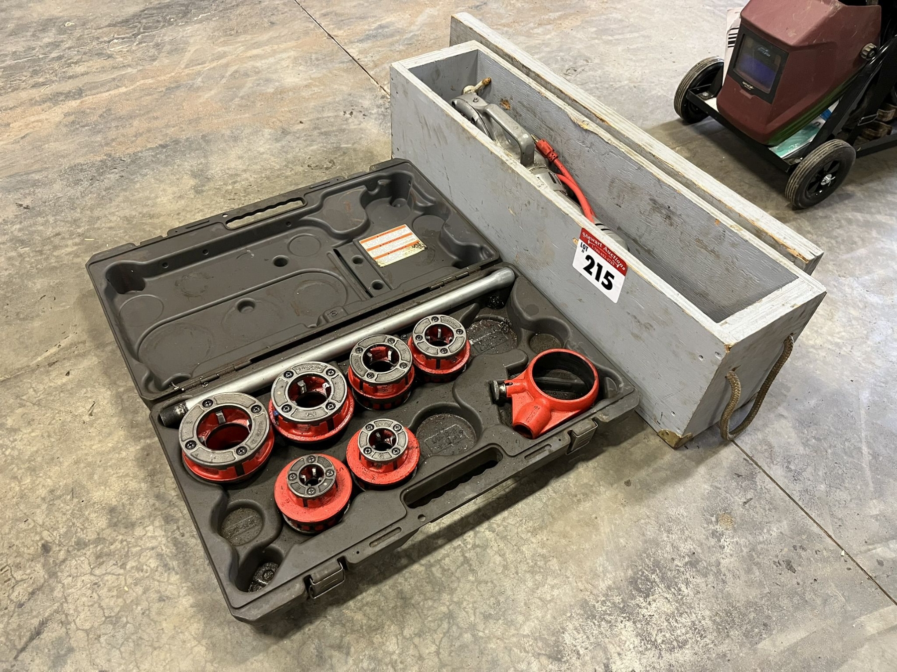 Pipe Threader & Heads & Oil Bucket