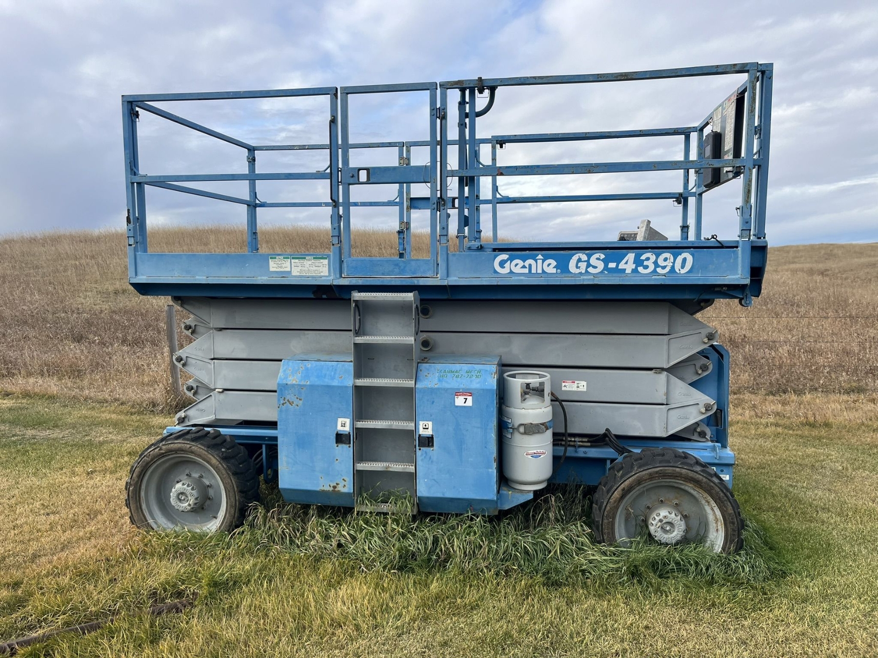 2001 Genie GS4390 Scissor Lift (43ft lift) Gas or Propane, OnBoard ...