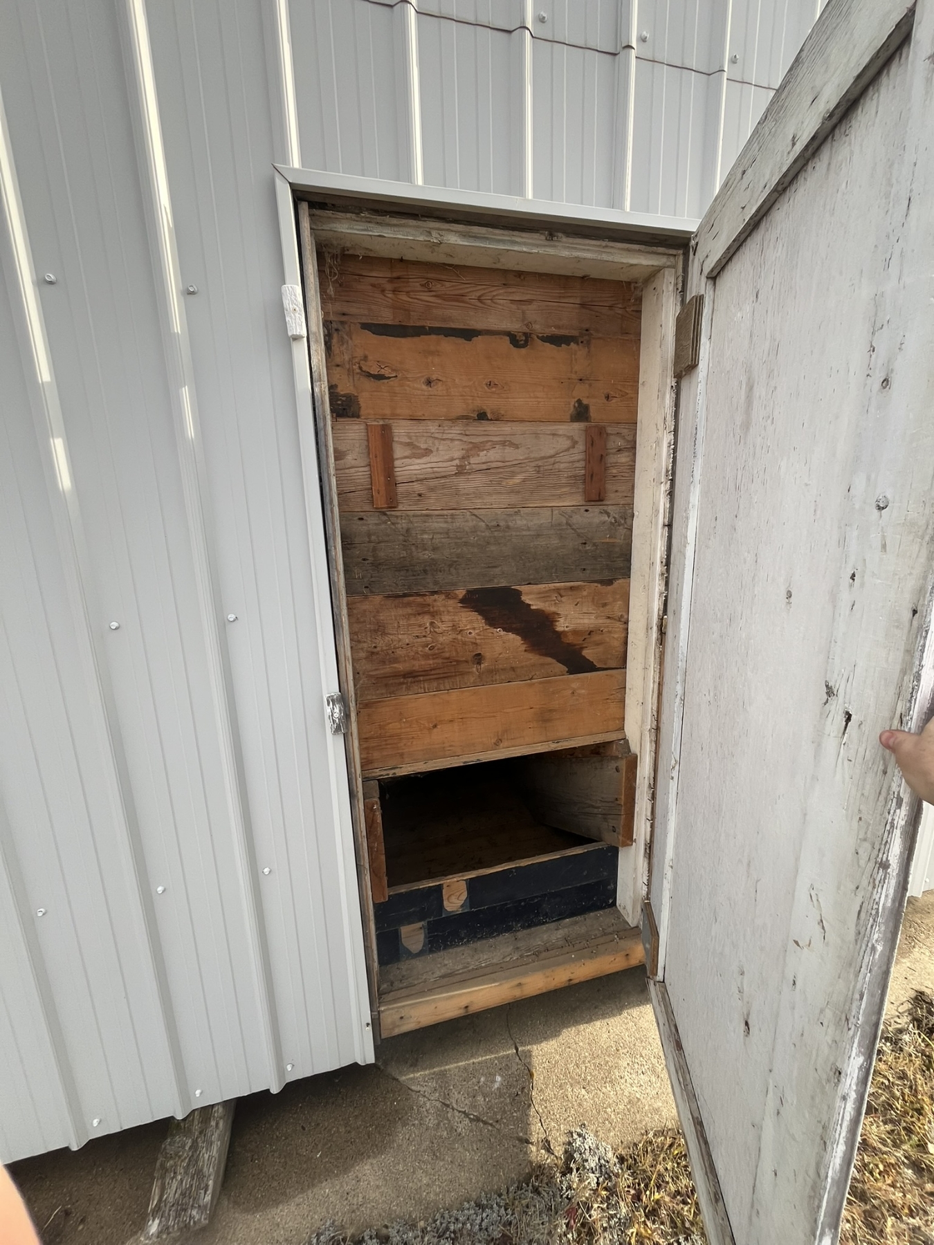 12ft x 14ft Wood Granary with Tin Siding (on skids)
