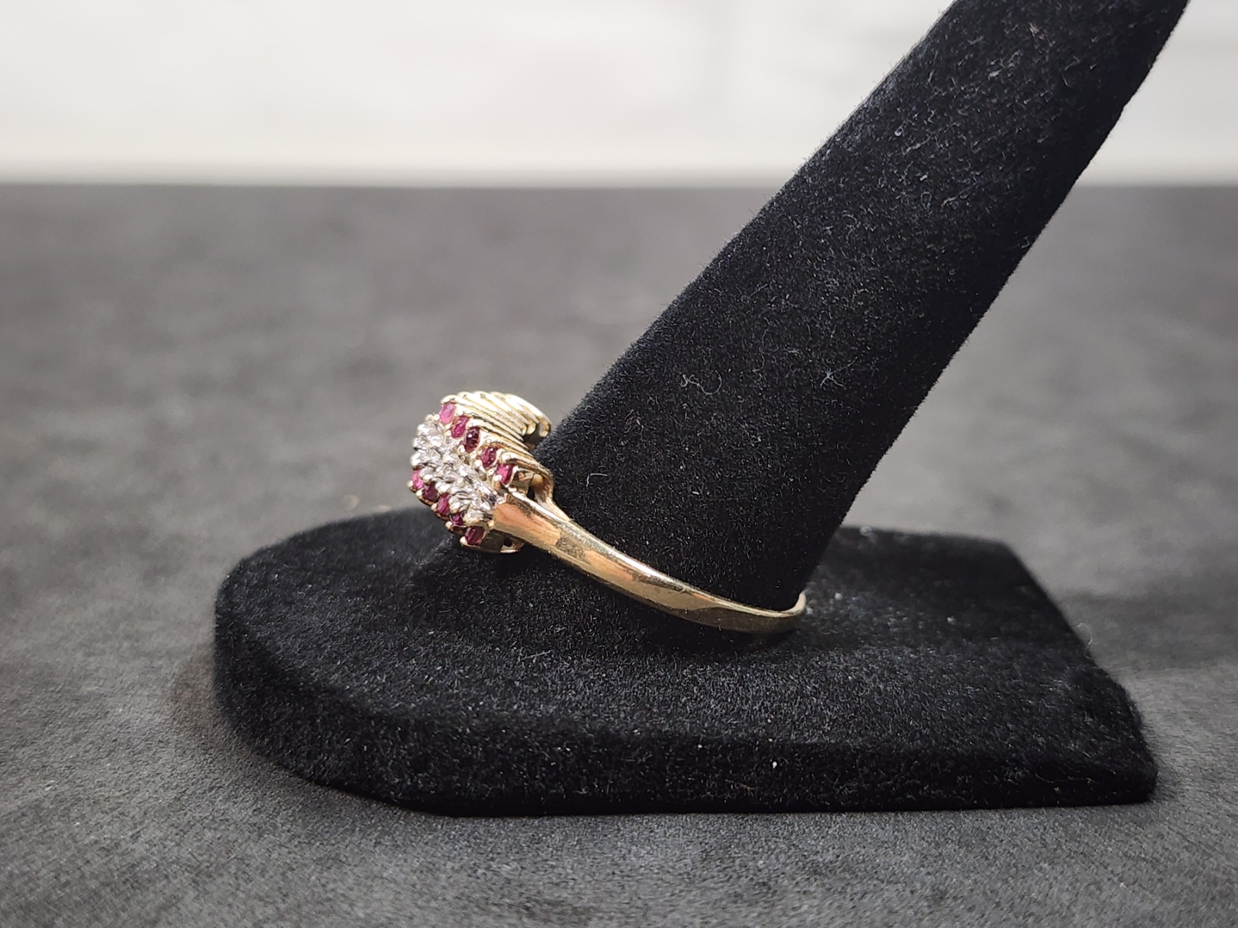 Gorgeous 10KP Gold Ring with Ruby-Colored and Clear Stones - Size 10.5 ...