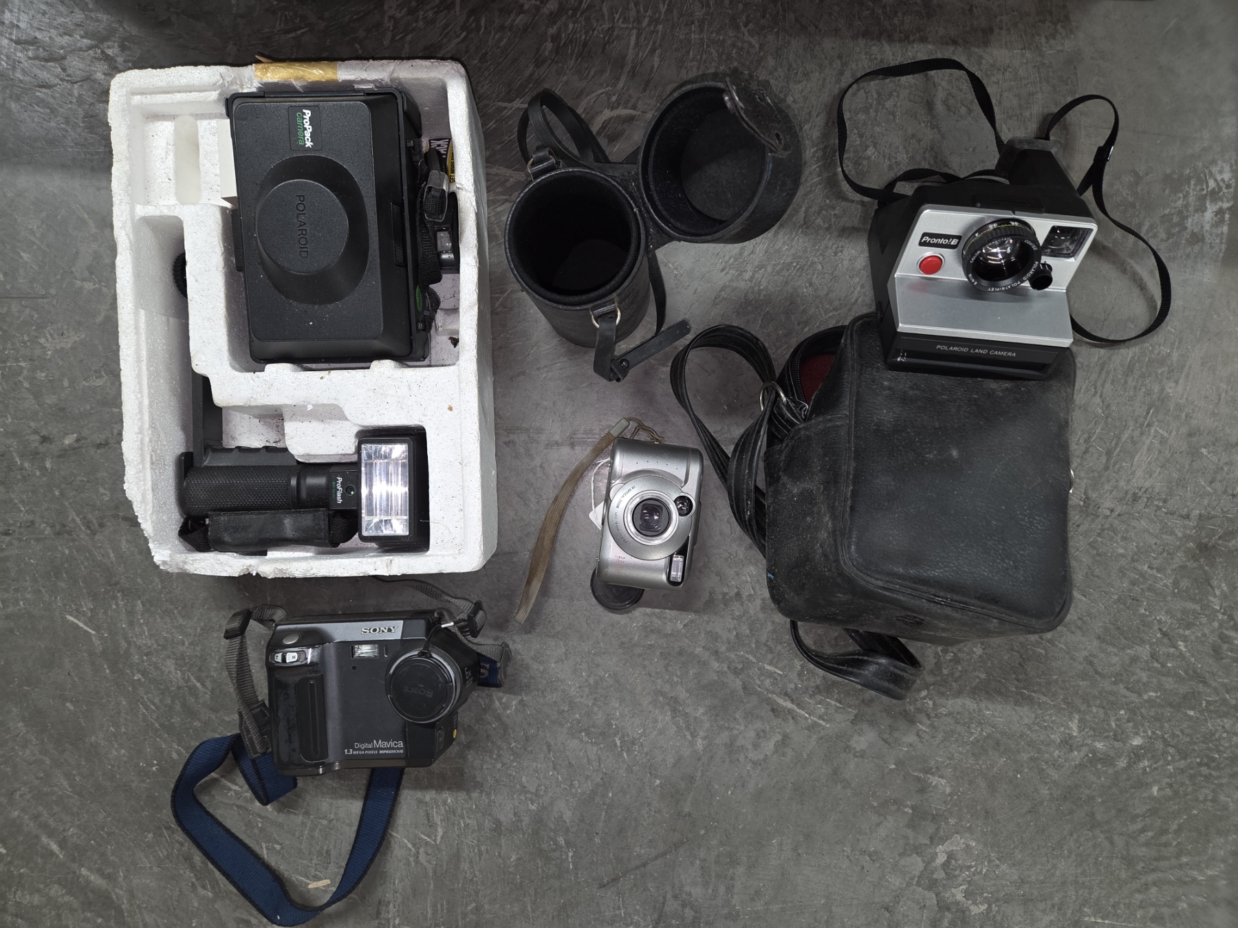 Great Vintage Camera Group - Bosley Auctioneers