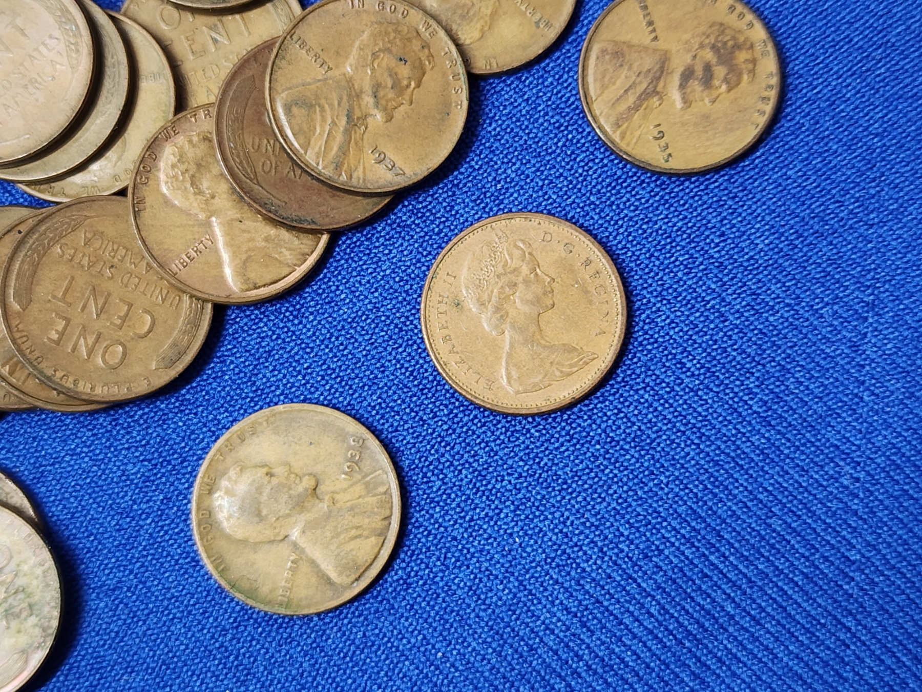 x50 One Cent Coins: x48 U.S. Wheat Cents & x2 Canadian Cents with Coin ...