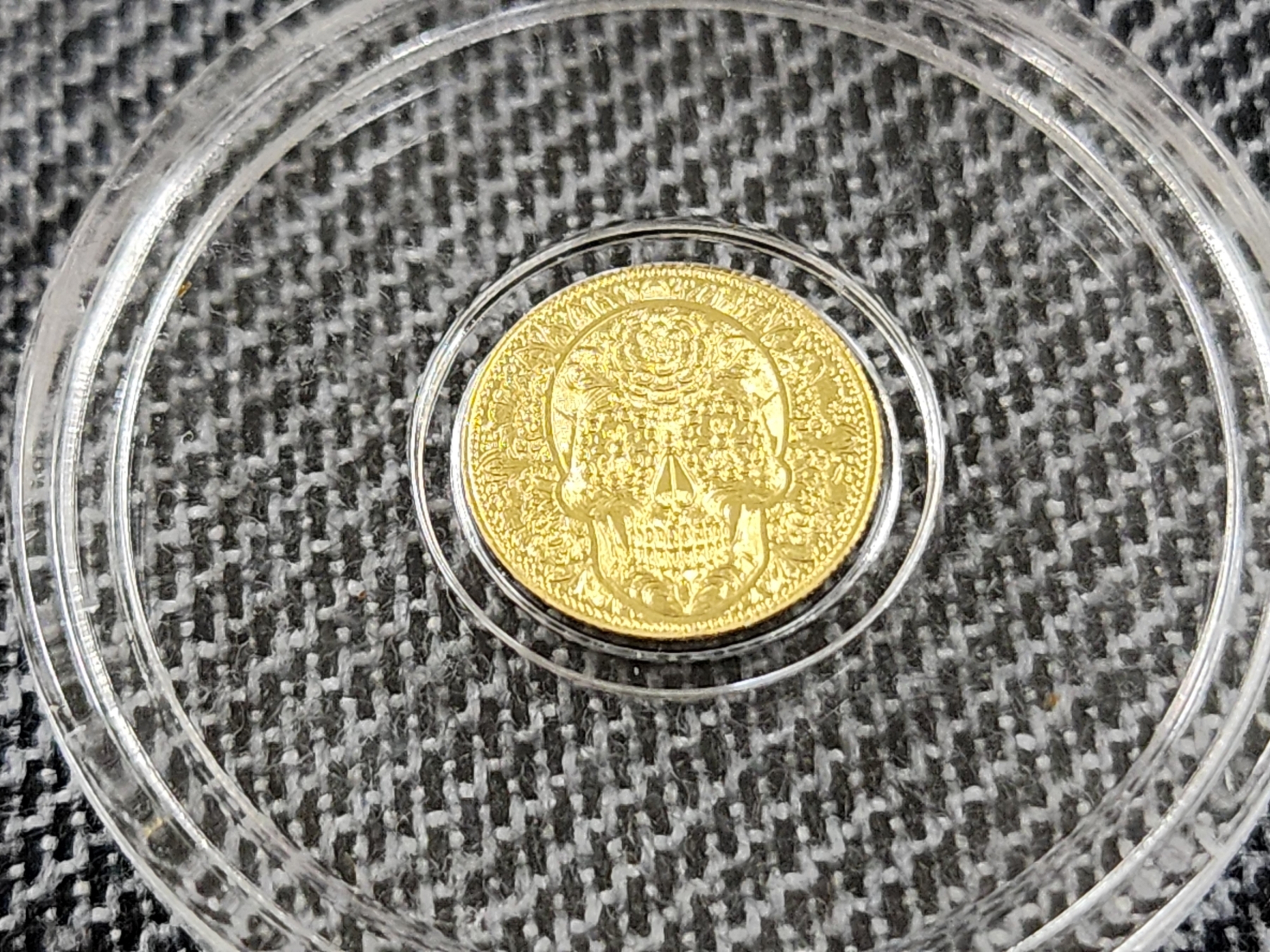 Day of the Dead 1/200TH .9999 Gold Dia De Los Muertos Coin in Capsule