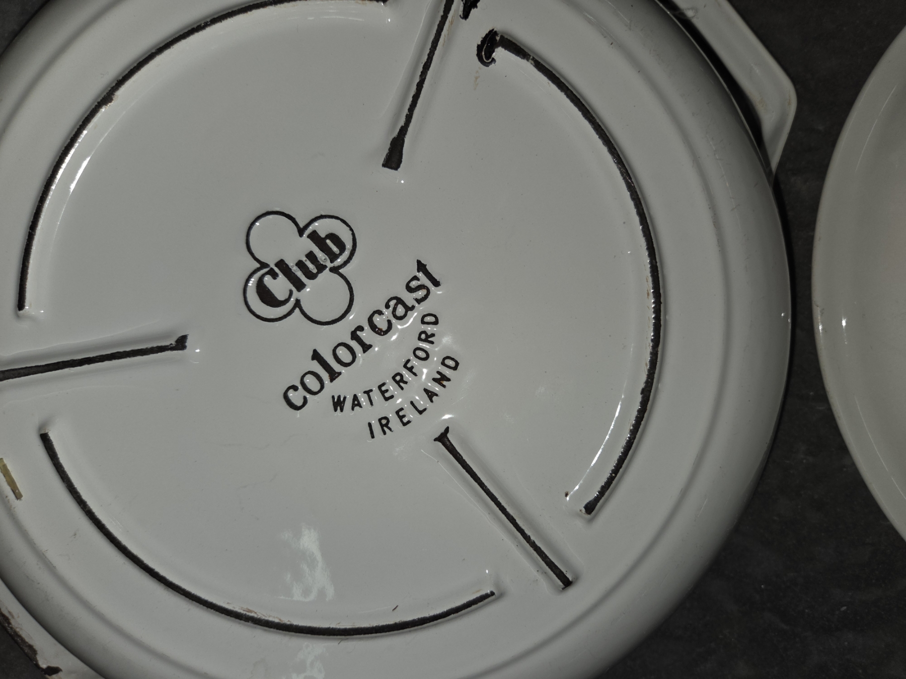 Club ColorCast Cast Iron Pan With Lid - Bosley Auctioneers