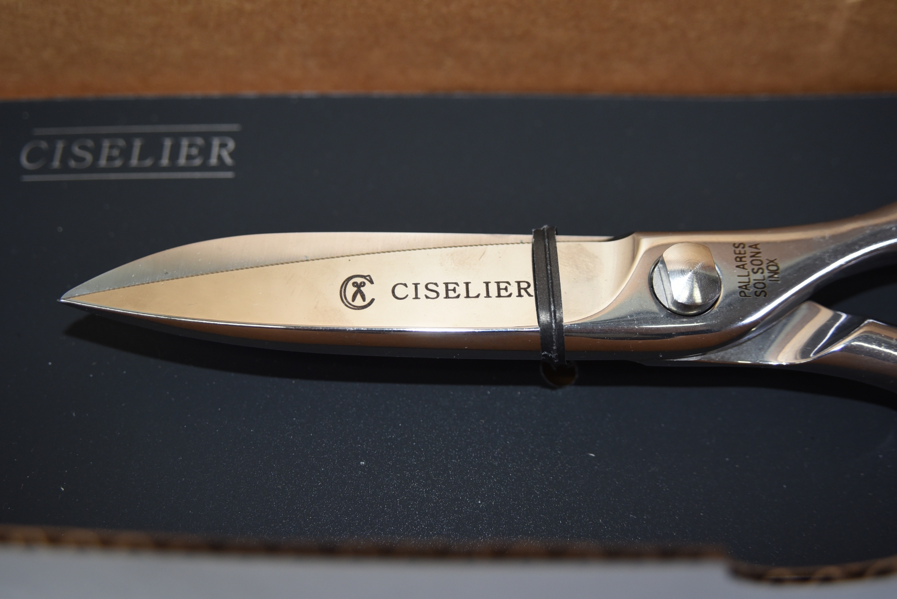 Ciselier 8" Stainless Scissors - Landsborough Auctions