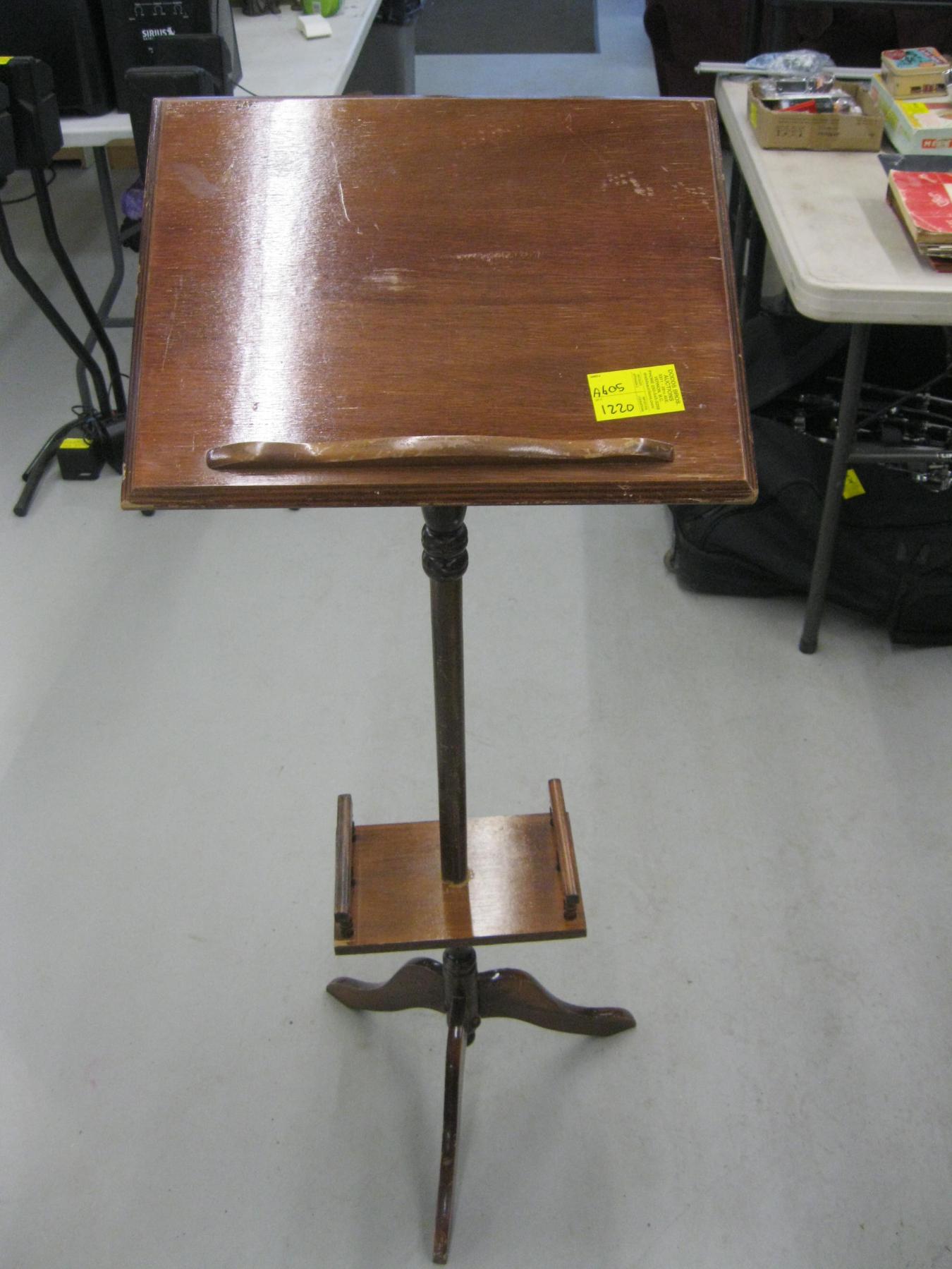 WOODEN PODIUM STAND - Dodds Auction