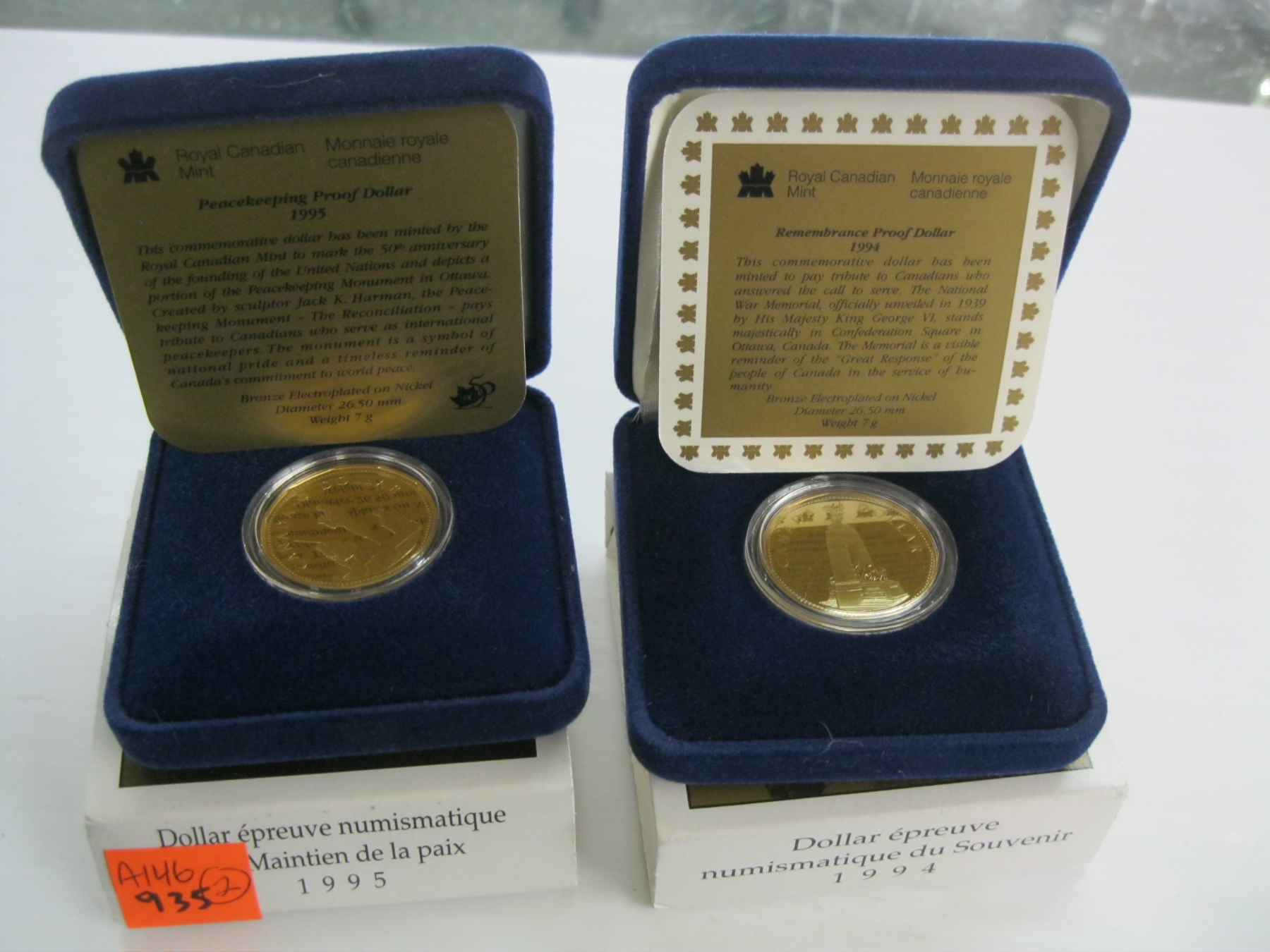 1995 PEACEKEEPING PROOF $1 COIN & A 1994 REMEMBERANCE PROOF $1 COIN
