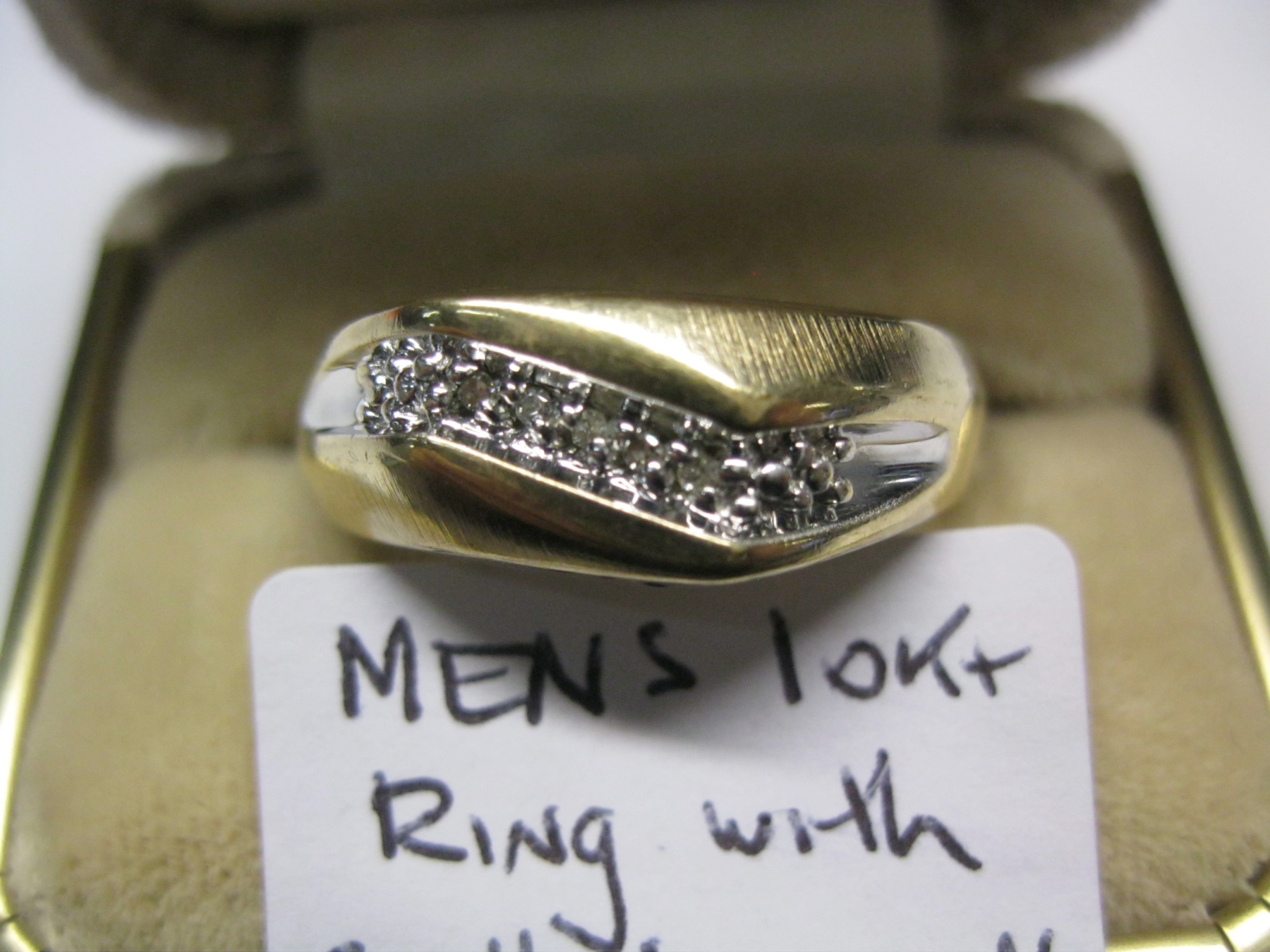 MEN'S 10KT RING W/SMALL DIAMOND, 2.5G - SZ 10