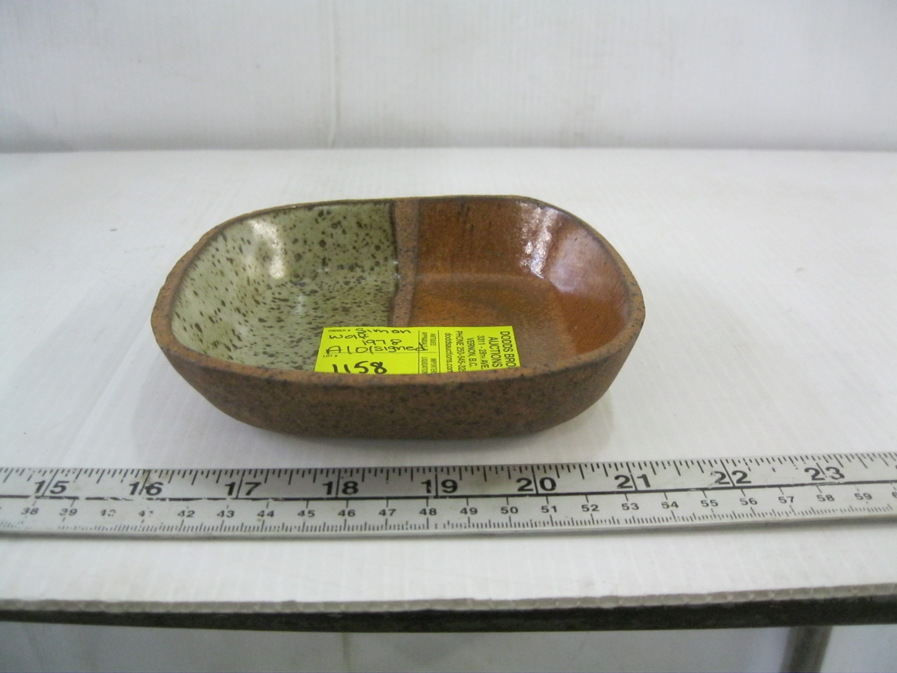 SIMON WOLF 1978 POTTERY DISH - Dodds Auction