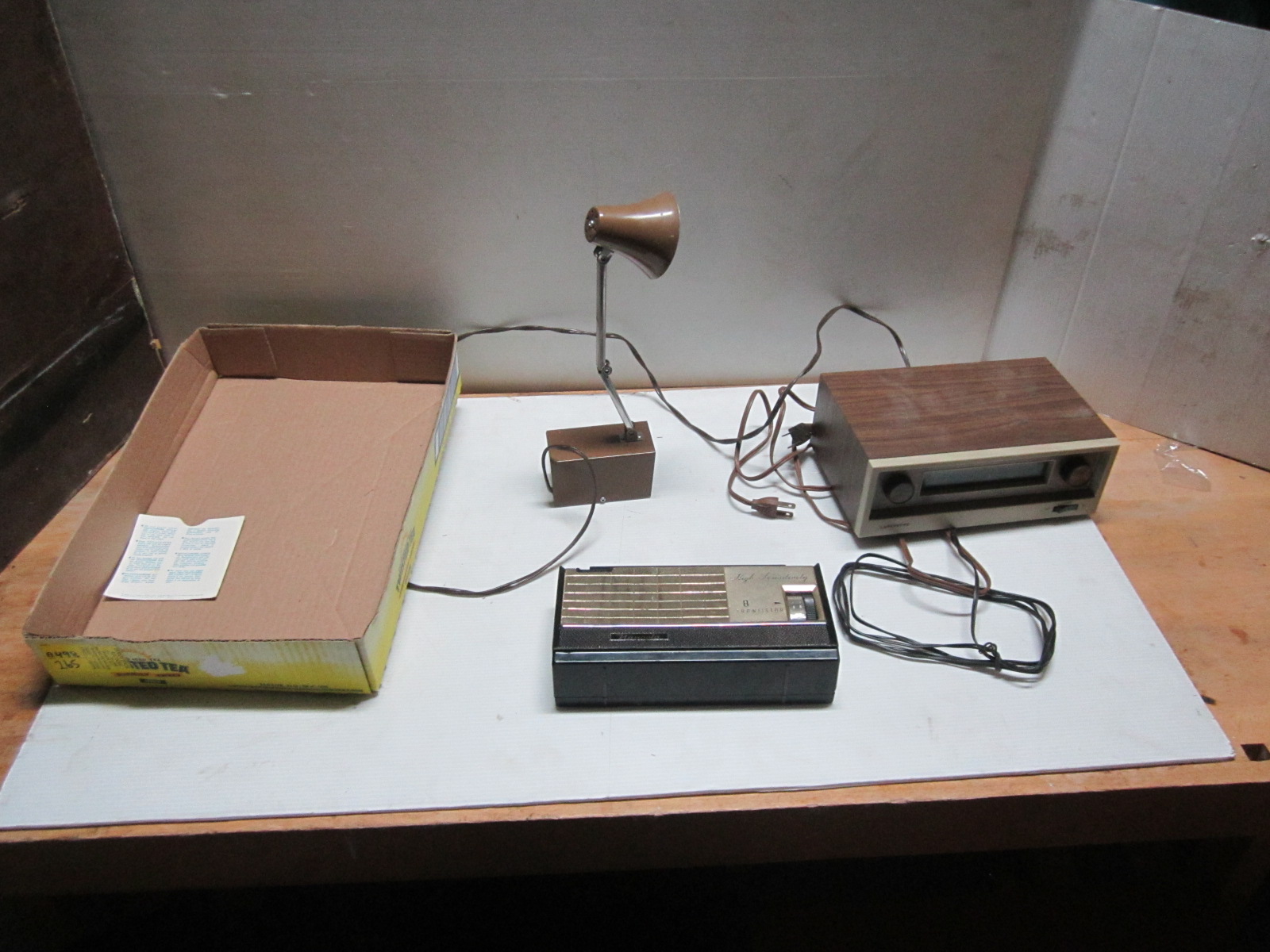 VINTAGE RADIOS & LIGHT