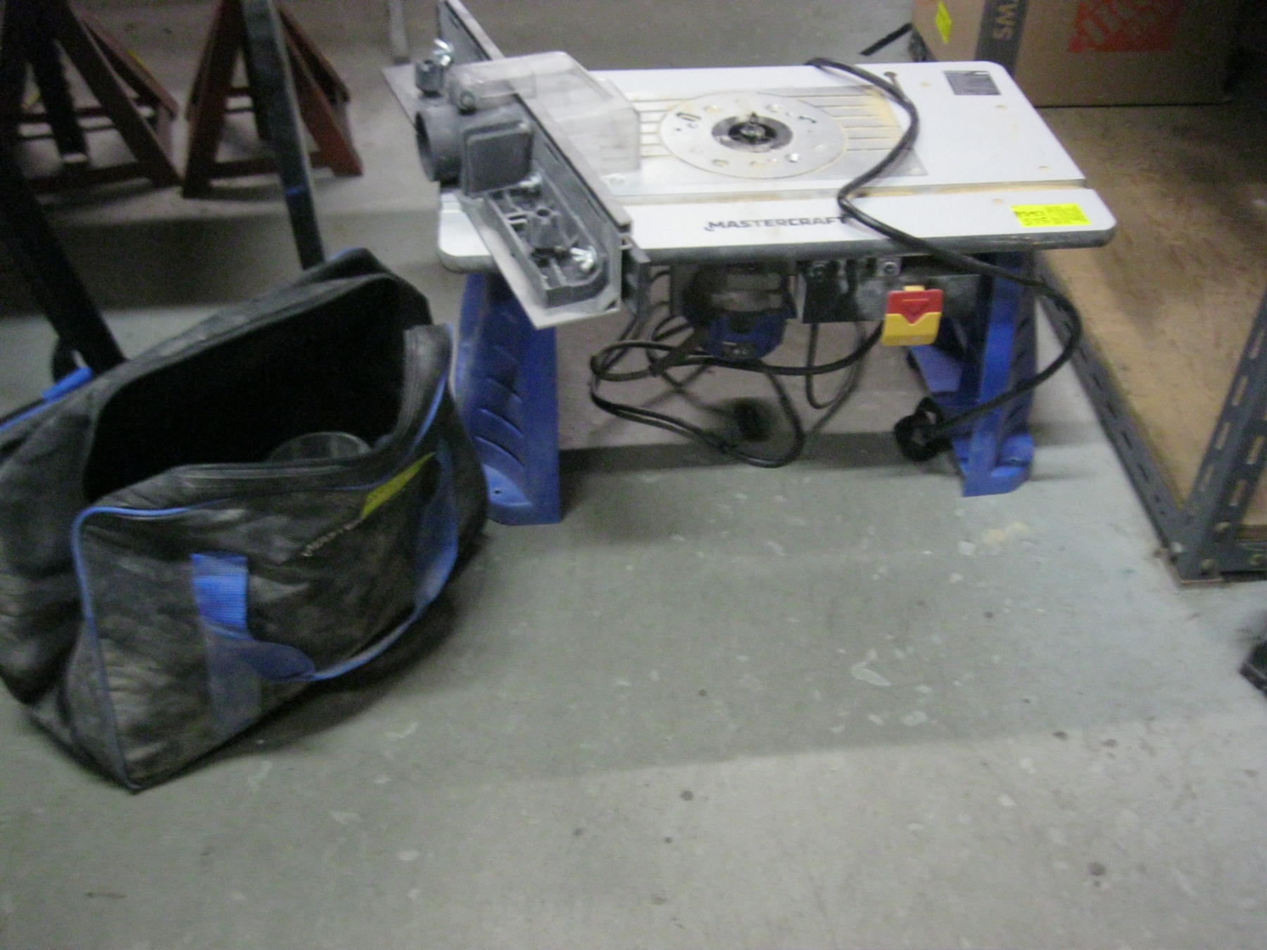 MASTERCRAFT ROUTER TABLE W/ROUTER & BAG W/ACCESS.