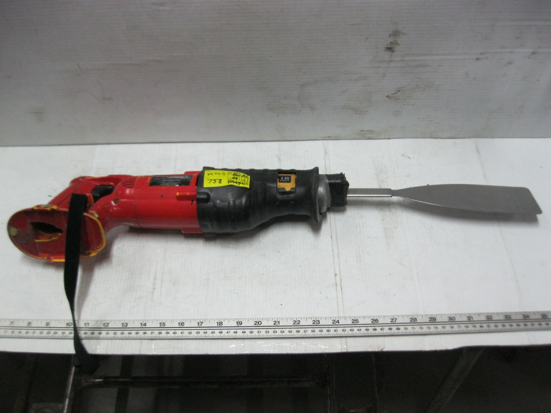 DEWALT 18V INTERIOR AUTO GLASS CUT OUT KNIFE - NO BATTERY OR CHARGER