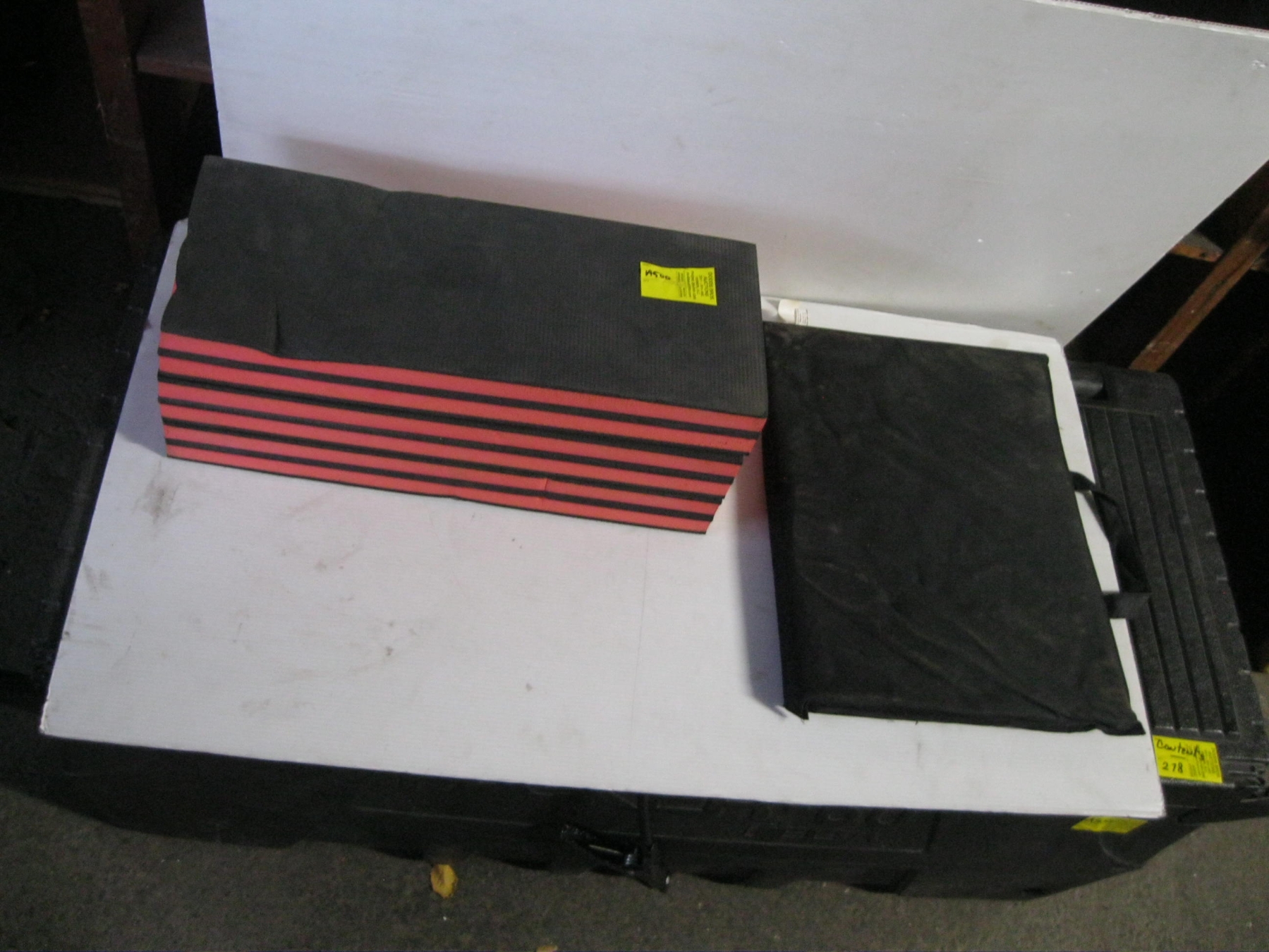 FOLDING FOAM STEP & PAD - Dodds Auction