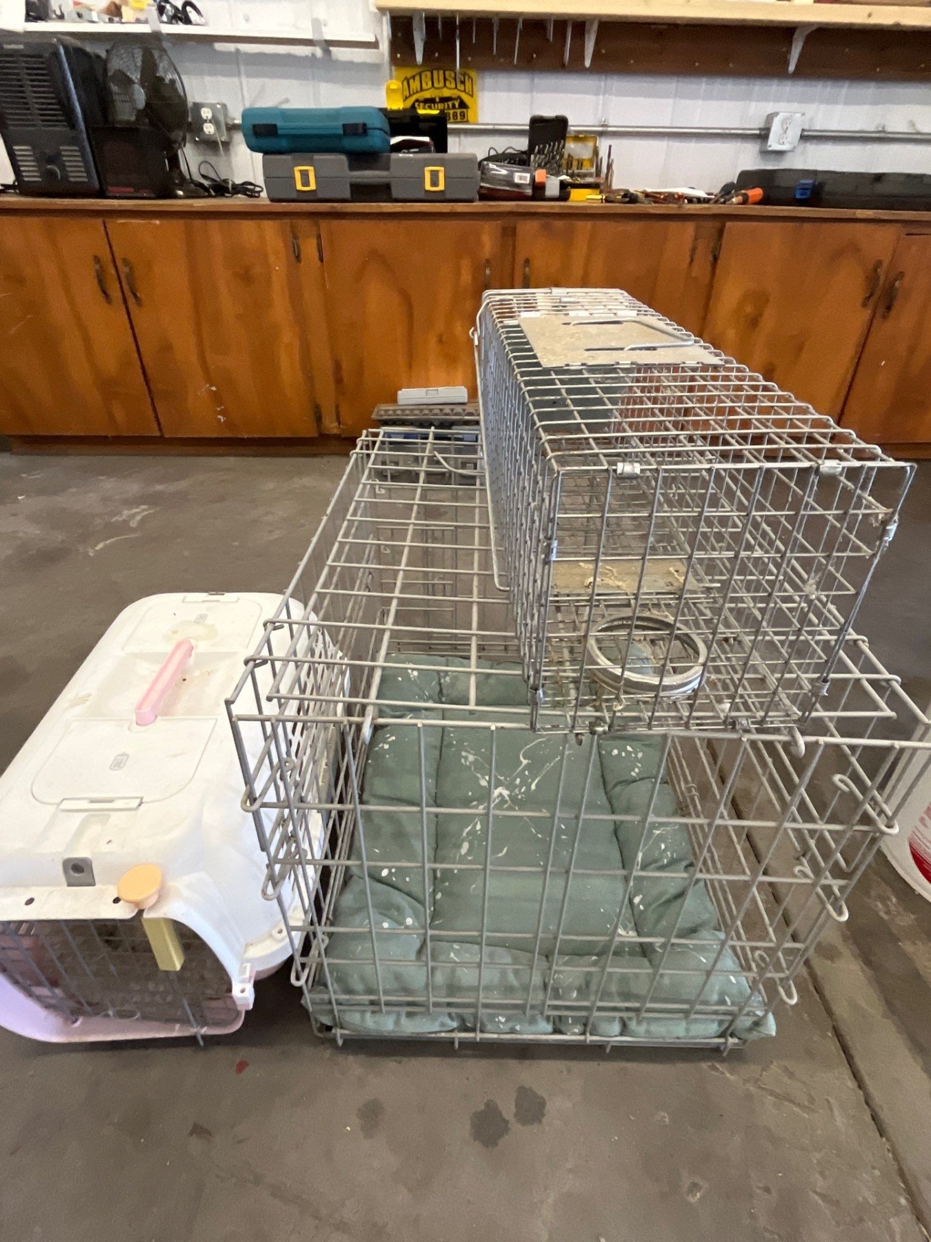 animal crates cages and traps - Beck Auctions Inc.