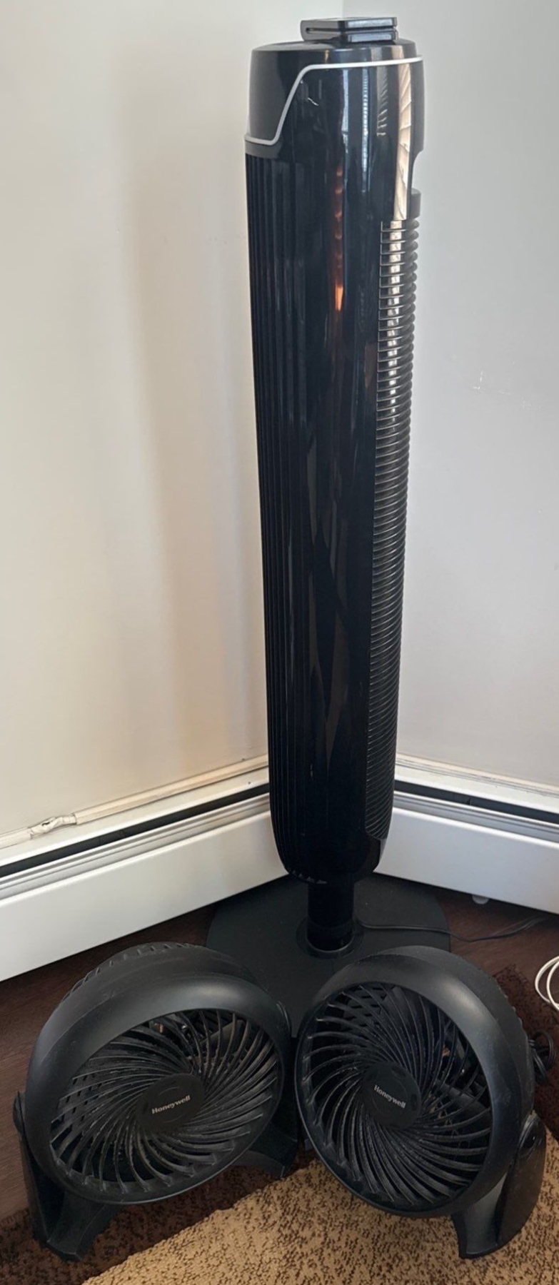 Household Cooling Units - 4 Ft Tower Fan w/ 2 Desk Fans - Beck Auctions ...