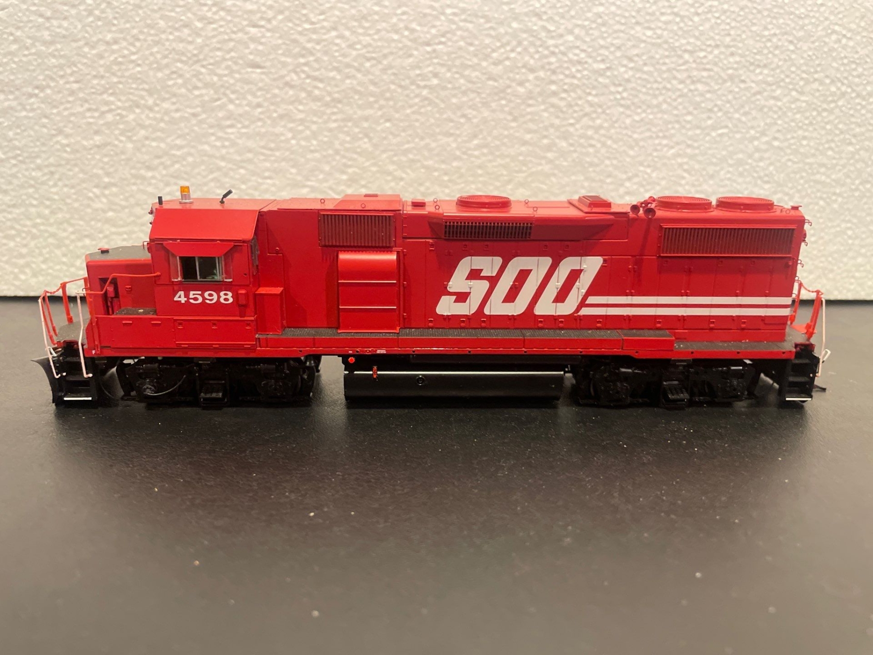 SOO Model Engine 4598 8L & 'Lifelike' Grand Trunk Western 1503 6L - Beck Auctions Inc.