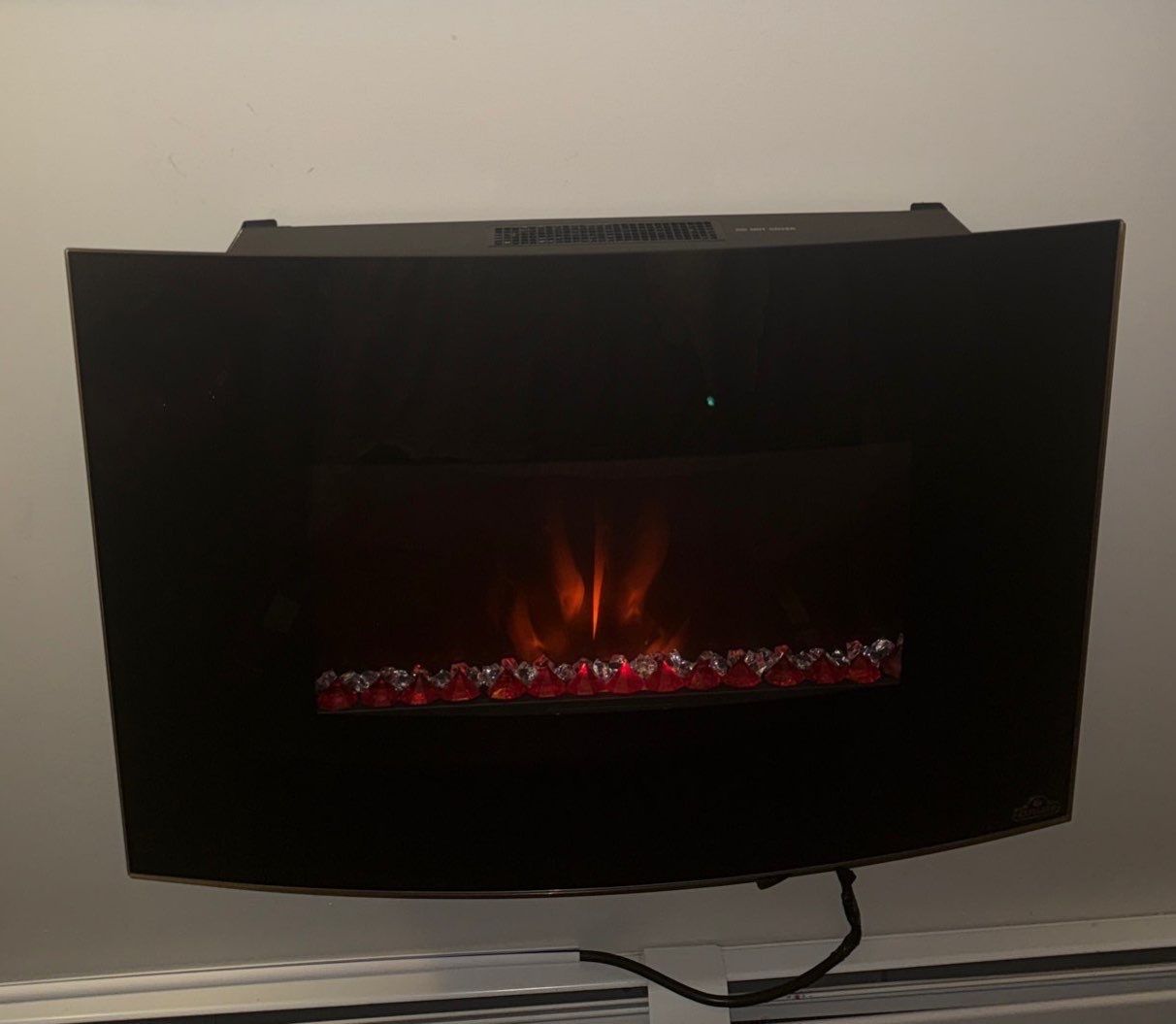Wall Mounting Electric Fireplace w/ Faux Crystal Embers & Simulated ...