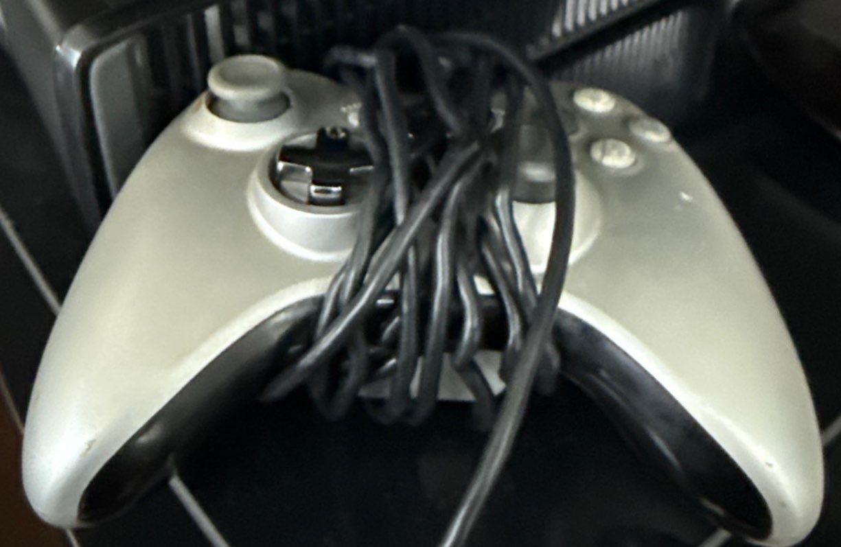 XBOX 360 S Console Bundled w/ Kinect Sensor & Controller - Beck ...