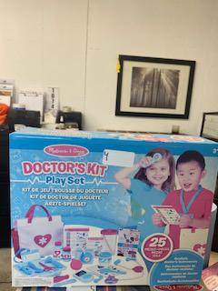 DOCTORS KIT PLAY SET 25 PIECES, REALISTIC DOCTOR INSTRUMENTS, MELISSA ...