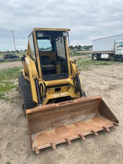 4810 POSI TRACK SKIDSTER WITH BUCKET