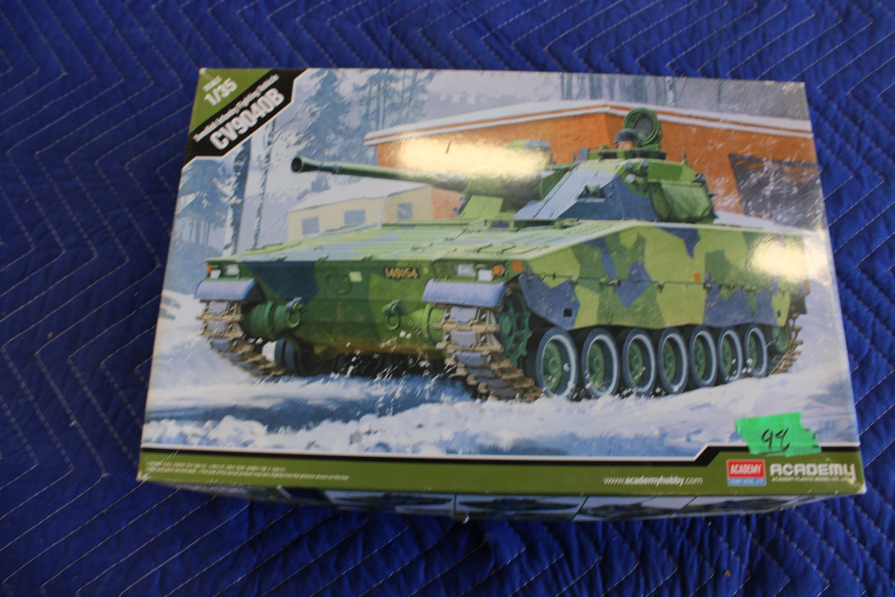 1:35 Scale Military Model Set CV9040B