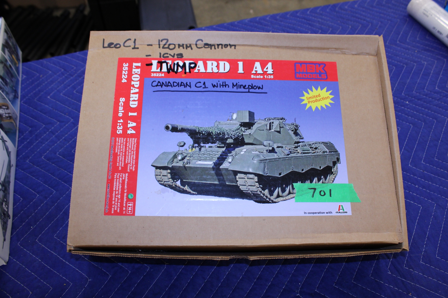Leopard 1 A4 Canadian C1 with Mineroller 1:35 Scale Military Model Set