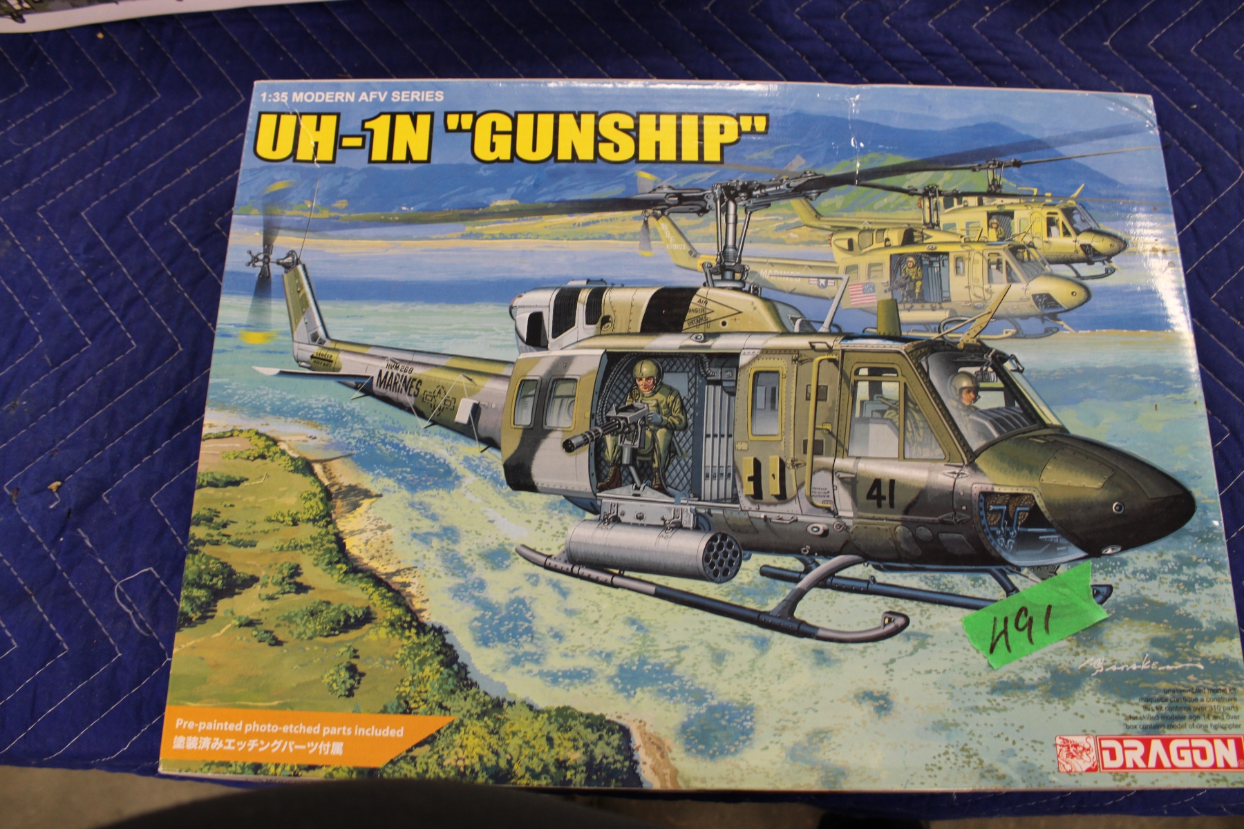 Dragon 1:35 Scale Military Model Set UH-1N "Gunship" Helicopter